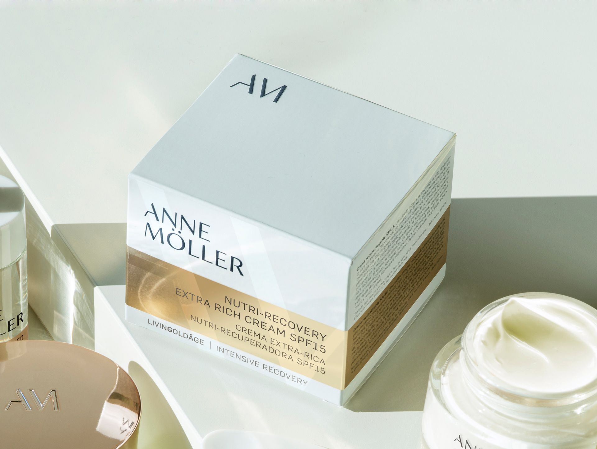 Anne Möller - Lateral Branding